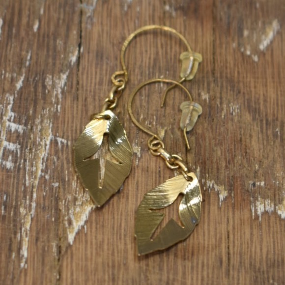 Jewelry | Vintage Gold Plate Leaf Charm Earrings Nwot | Poshmark